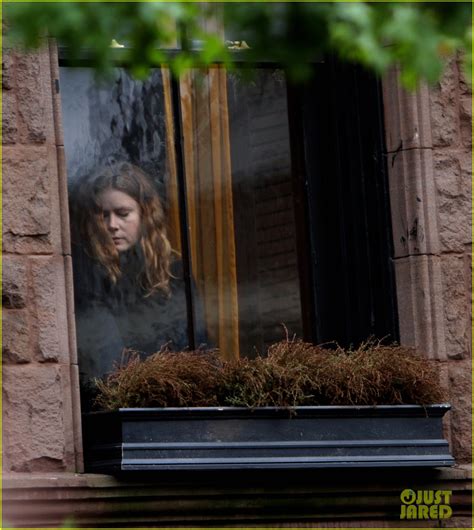 Amy Adams Begins Filming Woman In The Window First Set Photos Photo Amy Adams