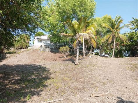 Propriété en bord mer avec un terrain de 7 812 m² de terrain et 185 m