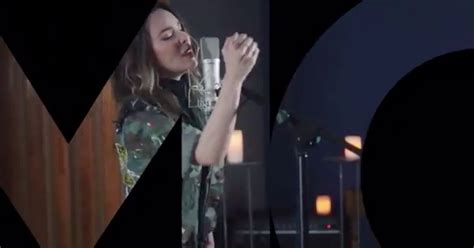 Belinda Sigue Con Su ‘amlove Dedica ‘méxico Lindo Y Querido A Amlo