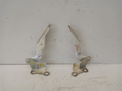 Bonnet Hinge Strut Hilux Toyota 2009
