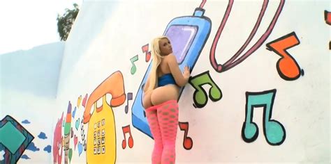 Anikka Albrite Walking Big Ass Eporner