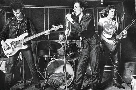 Série ‘pistol Mostra Saga Da Banda Que Fez O Rock Estremecer Veja