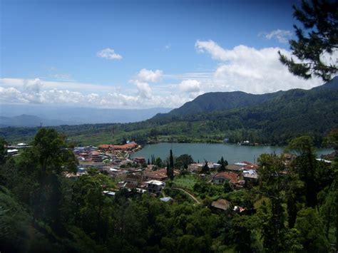 Telaga Sarangan Wisata Alam Di Kaki Gunung Lawu Magetan Jawa Timur Jawa Timur