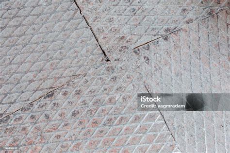 오래 된 다이아몬드 패턴 금속 바닥 플레이트 질감입니다 산업 및 건설 배경 0명에 대한 스톡 사진 및 기타 이미지 0명