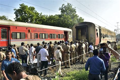8 Killed 20 Injured As Massive Fire Breaks Out In Bharat Gaurav