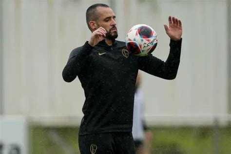 Fluminense Contrata Renato Augusto Ex Corinthians