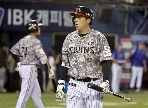 포토 김현수 아쉬워