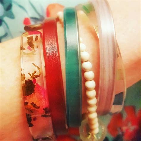 Mondaystyle Its Time To Start Thinking About Holiday T Giving Bracelets Make A Pretty