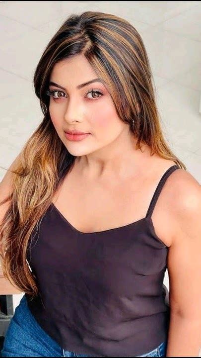දැක්කහම ඉන්දියානු නිලියක් කියලද හිතුවේ නැ මෙයා ලංකාවේ ~ 😍🌸 Shorts