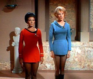 Star Trek Tos Lt Uhura And Nurse Christine Chapel Star Trek