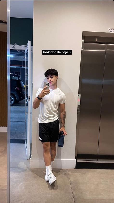 Pin De Kenazzy Em Cortes De Pelo Em 2024 Roupas De Academia
