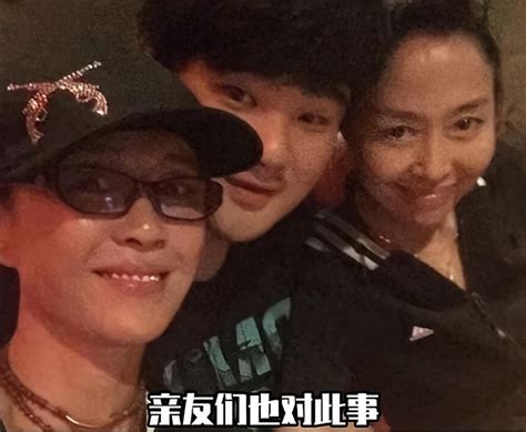 傅藝偉30歲兒子意外離世，母子生前合照公開，同學透露是突發疾病 壹讀