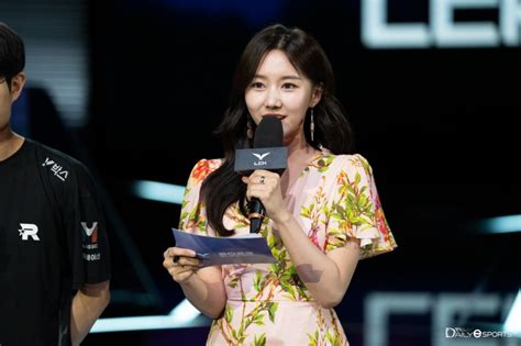 포토 윤수빈 아나운서 개막전은 Kt 승리입니다