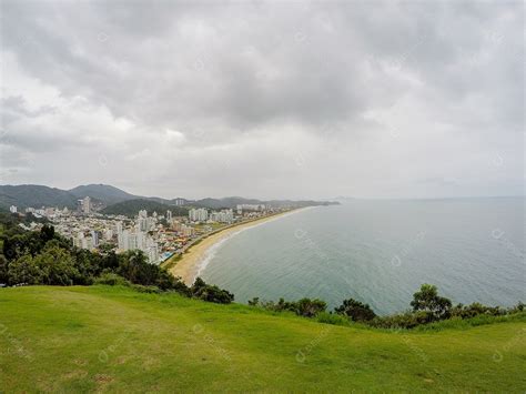 vista do alto do morro do careca em Balneário Camboriú em santa