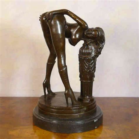 Sculpture en bronze érotique d une femme nue Statues art déco