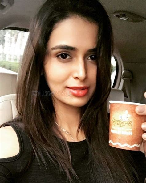 Actress Meenakshi Dixit Sexy Photos 24 204720 Kollywood Zone