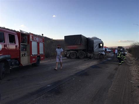 Engavetamento Entre Carretas Caminhões E Carro Deixa Feridos Na Bahia