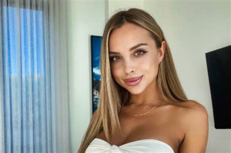 Kliff Kingsburys Girlfriend Hints Coach Will Get Sexy Xmas T