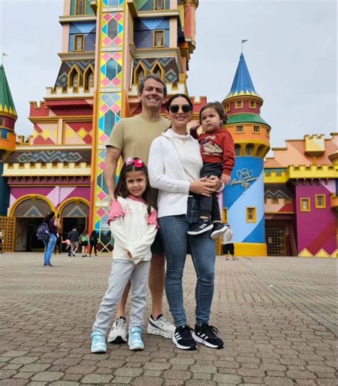 Jamila Araújo e João Paulo Saraiva se divertem no Beto Carrero World