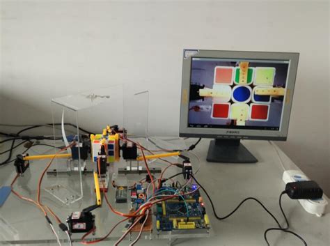 基于kociemba算法和颜色识别的解魔方机器人 单片机 stm32 树莓派 arduino 开发板创意项目 聚丰项目 电子发烧友网