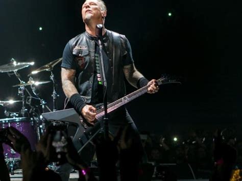 Metallica Spielen “lux Æterna” Zum Ersten Mal Live Regenbogen 2