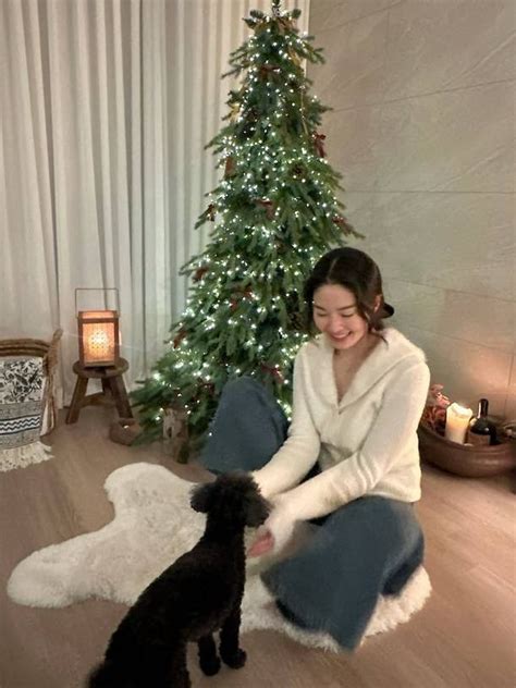 심플한데 이렇게 예쁘면 반칙 유명 가수 아내 니트청바지로 꾸안꾸 완성 스타와 라이프