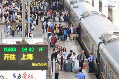 江苏南京：铁路迎来假期返程客流高峰 人民图片网