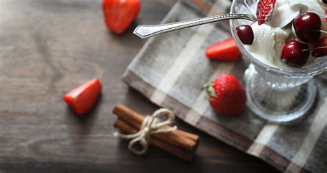열매와의 신선한 요구르트 신선 하 고 주 그릇에 아이스크림 0명에 대한 스톡 사진 및 기타 이미지 0명 건강한 생활방식