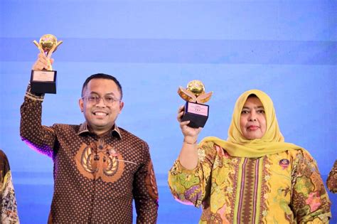 Apung Widadi Diganjar Penghargaan Top CEO BUMD
