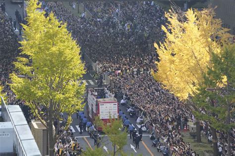 阪神・オリ優勝パレード 約5800人態勢で群衆事故警戒 柵や一方通行で人流制御 産経ニュース