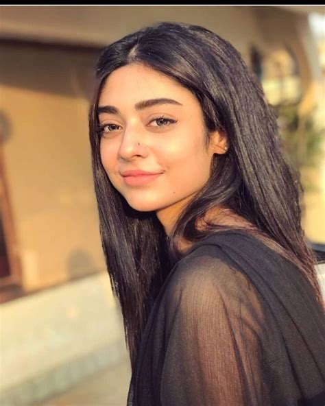 Pin Di Sarah Tanwar Su Actors