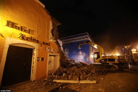 At Least 248 Killed After 71 Level Earthquake In Mexico Daily Mail