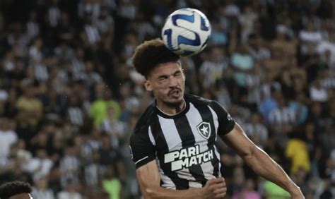 El Olympique De Lyon Completa Un Doble Golpe
