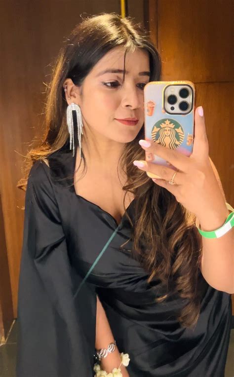 Mirrors A Friend 👀