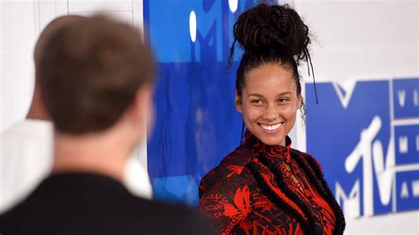 Alicia Keys No Makeup Controversy Caused Problems On The Voice