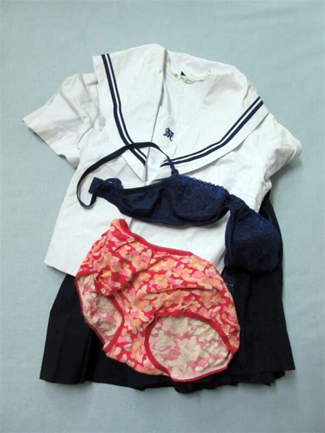 『脱ぎっぱなし』 制服＆下着 ラブ＆レディー