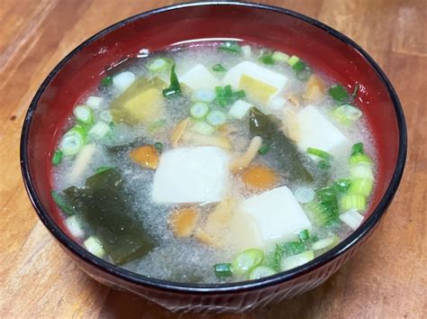 なめことわかめと豆腐の味噌汁 By ナス系 【クックパッド】 簡単おいしいみんなのレシピが395万品
