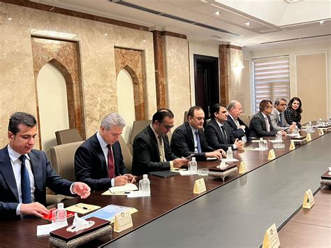هل طالبت أربيل وزارة المالية بصرف موازنة إقليم كردستان بالدولار؟
