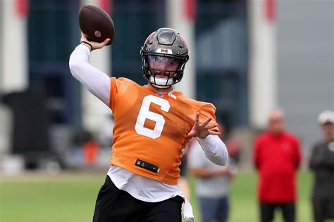 Buccaneers Release First Official Depth Chart Qb Battle Continues