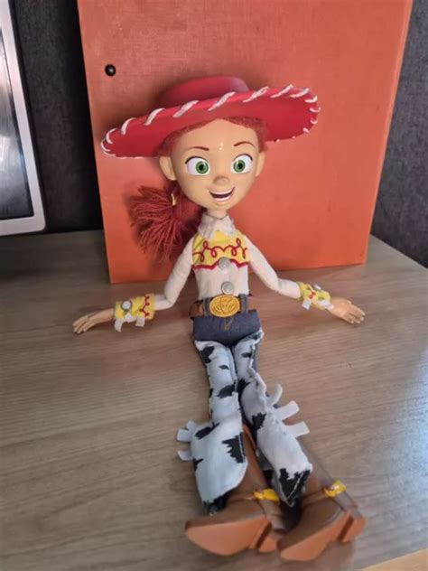 TOY STORY DISNEY Pixar Store Thinkway Jessie Pull String Talking Doll