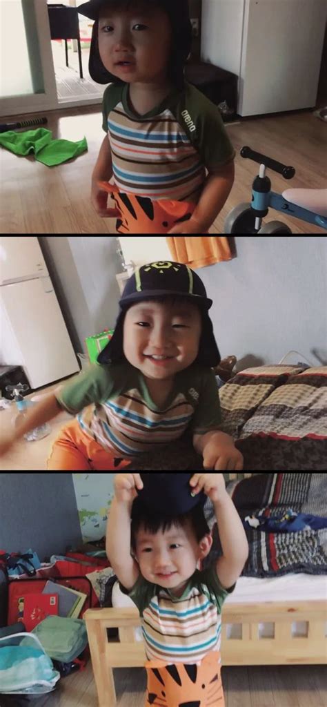 우리 막둥이 기저귀 차던 시절 아 오늘도 나의 속을 휘떡 뒤집어 놓은 우리 막둥이 아 그리운 저 시절