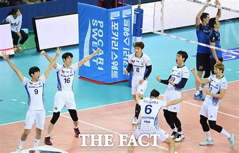 Tf포토 가스파리니 김학민 펄펄대한항공 현대캐피탈 꺾고 선두 수성 포토 기사 더팩트