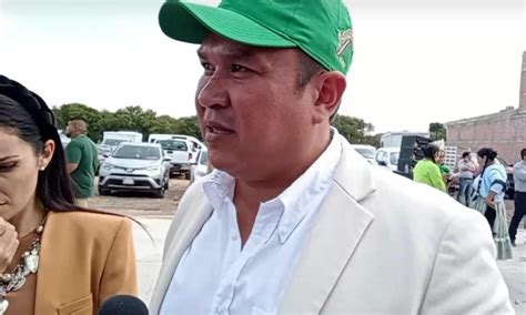 Arnulfo Urbiola se registra para la reelección a la Presidencia