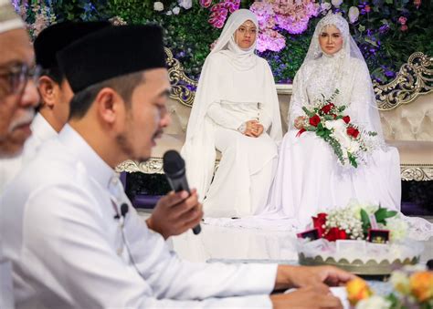 Anita Baharom Kini Isteri Engku Isyamuddin Kosmo Digital