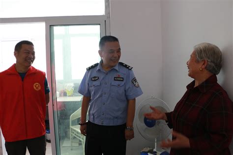 岚皋交警帮助贫困户搬新家 喜迁新居笑开颜 岚皋县人民政府