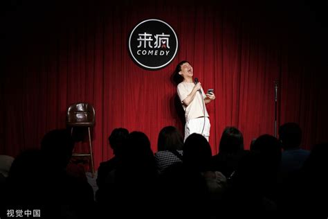 幽默不是战斗性的东西是自由的廉价替代品与东东枪聊脱口秀 界面新闻 文化