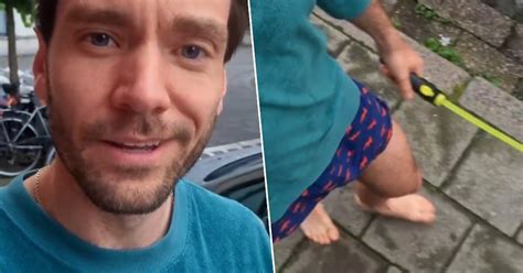 Bram Uit ‘first Dates Laat Zijn Hond Uit In Zijn Pyjama