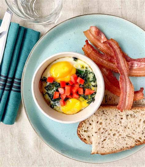 Baked Eggs With Tomato And Kale Foodmarble Blog