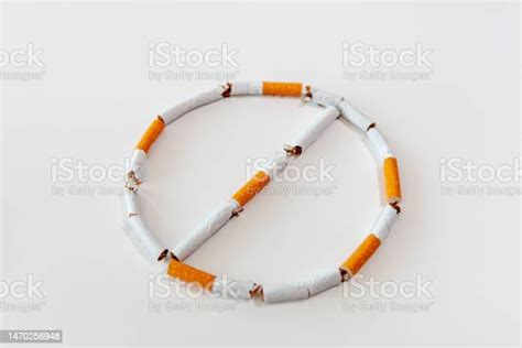 흰색 바탕에 깨진 담배 금지 표시의 형태로 깨진 담배 금연 0명에 대한 스톡 사진 및 기타 이미지 0명 개념 건강관리와 의술 Istock