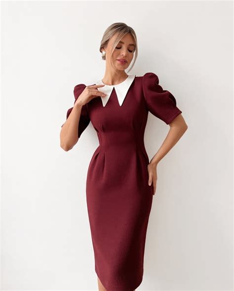 Каждая девушка ищет то самое платье которое не только подчеркнет ее женственность но и станет